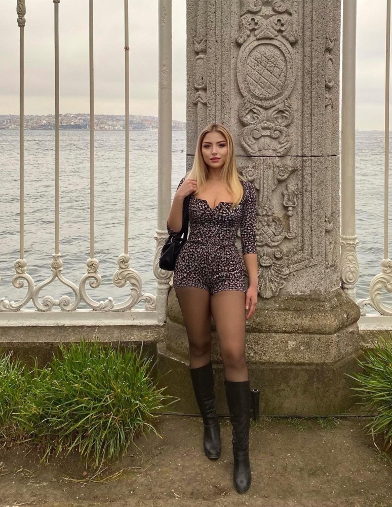 Simge Deniz - Sensual Pantyhose